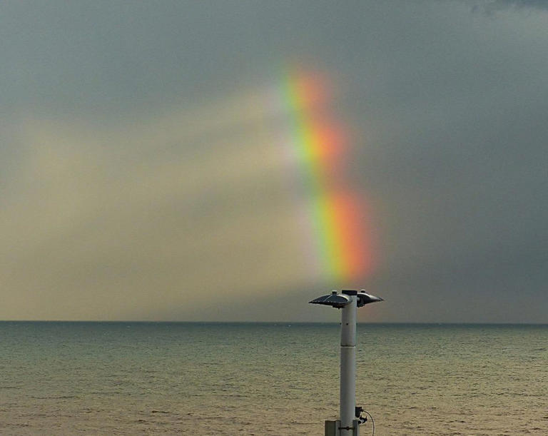 Amazing pictures of rainbow over Hastings