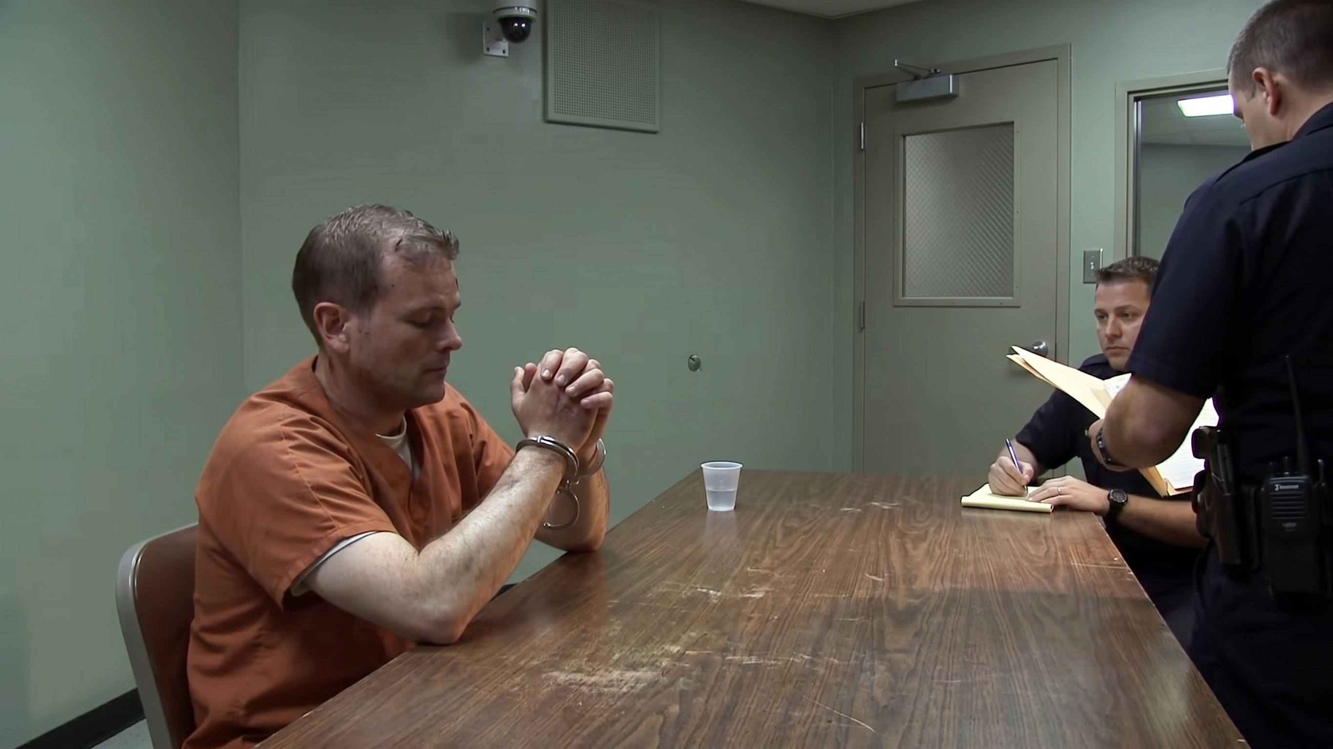 The FBI launched a massive manhunt for 7 escaped killers, "Catch them ...