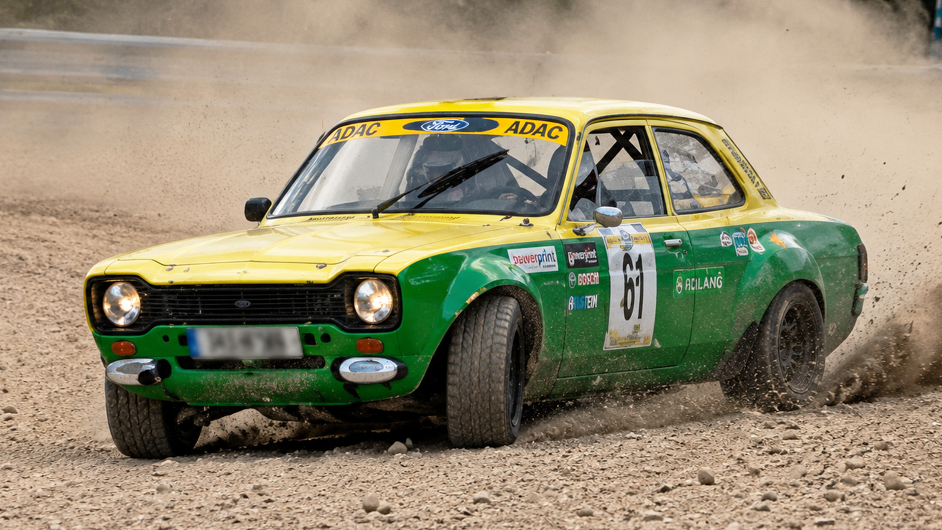 Wild slides and close calls dominate Nürburgring Classics event