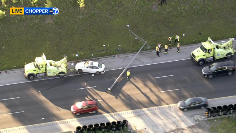 2 hurt after crashing into utility pole on I-57 on Chicago's South Side ...