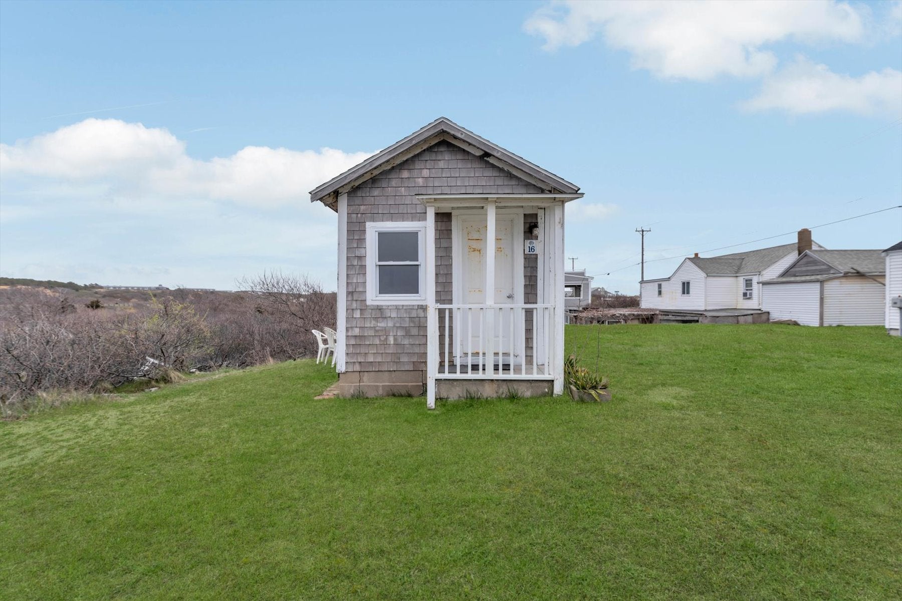 189-square-foot Cape Cod beach cottage lists for $295k