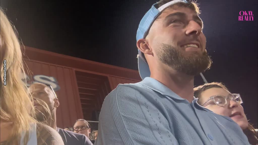 Graduate’s surprise tribute to stepfather sparks emotional reaction