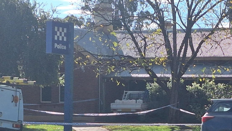 Man dies in custody after crashing ute into Mudgee police station