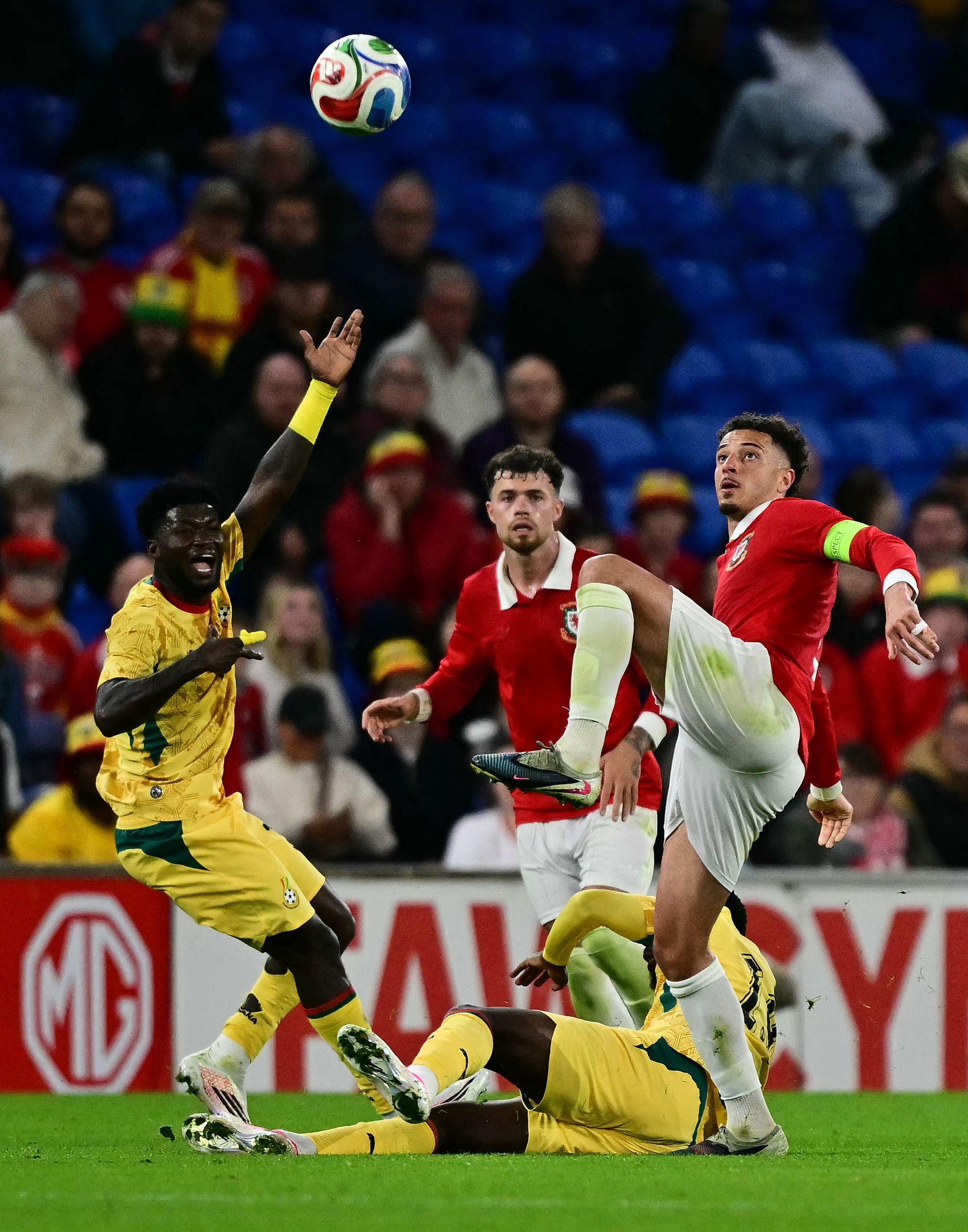 Ethan Ampadu agrees with Leeds United teammate as World Cup ...