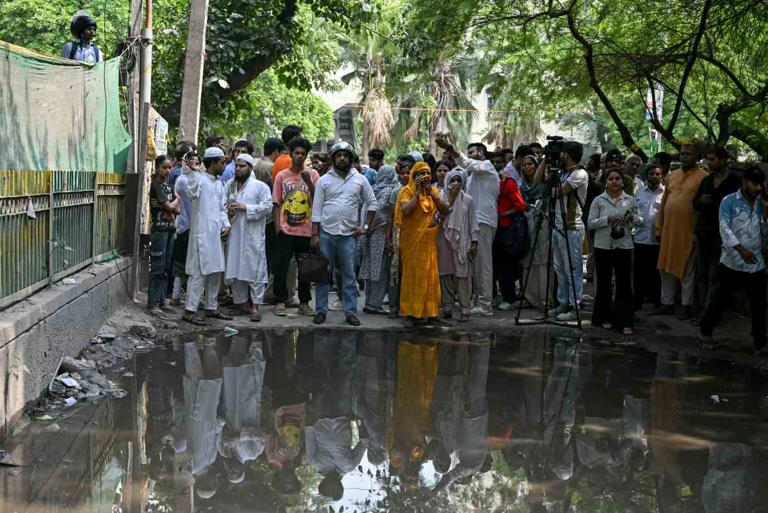 New Delhi hotel fire kills at least 21