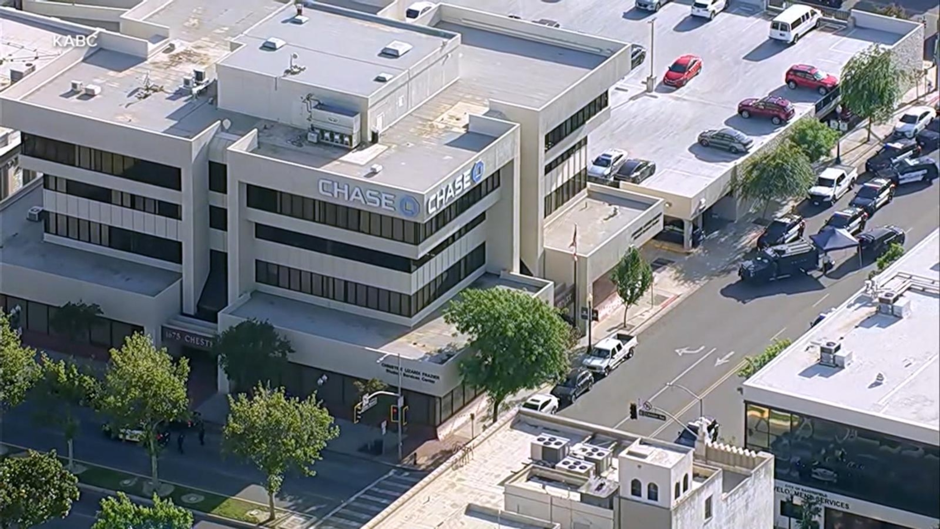 Man barricades himself inside bank with hostage after bomb threat