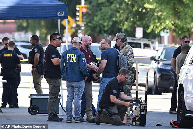 Hostage situation in California as bank robber threatens bomb attack