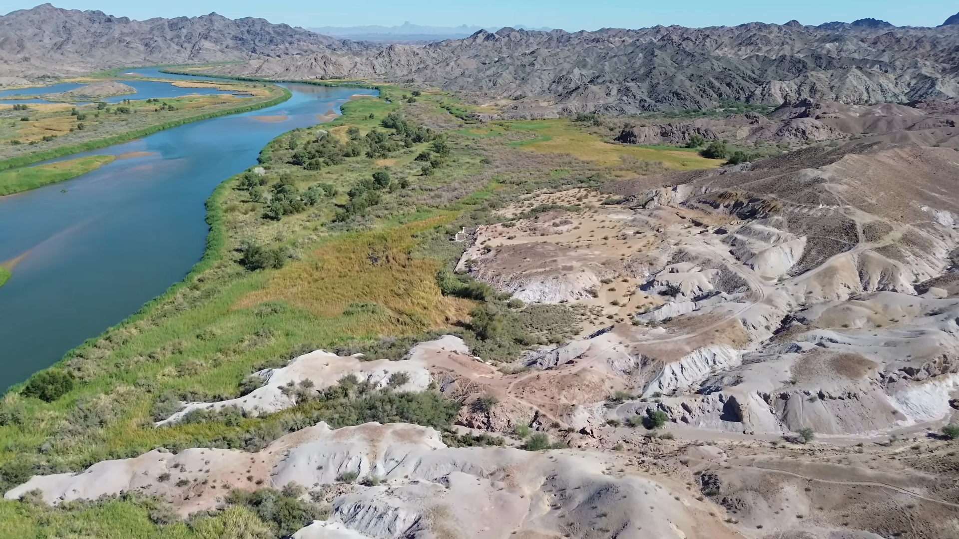An entire town vanished into the California desert - but the buildings ...