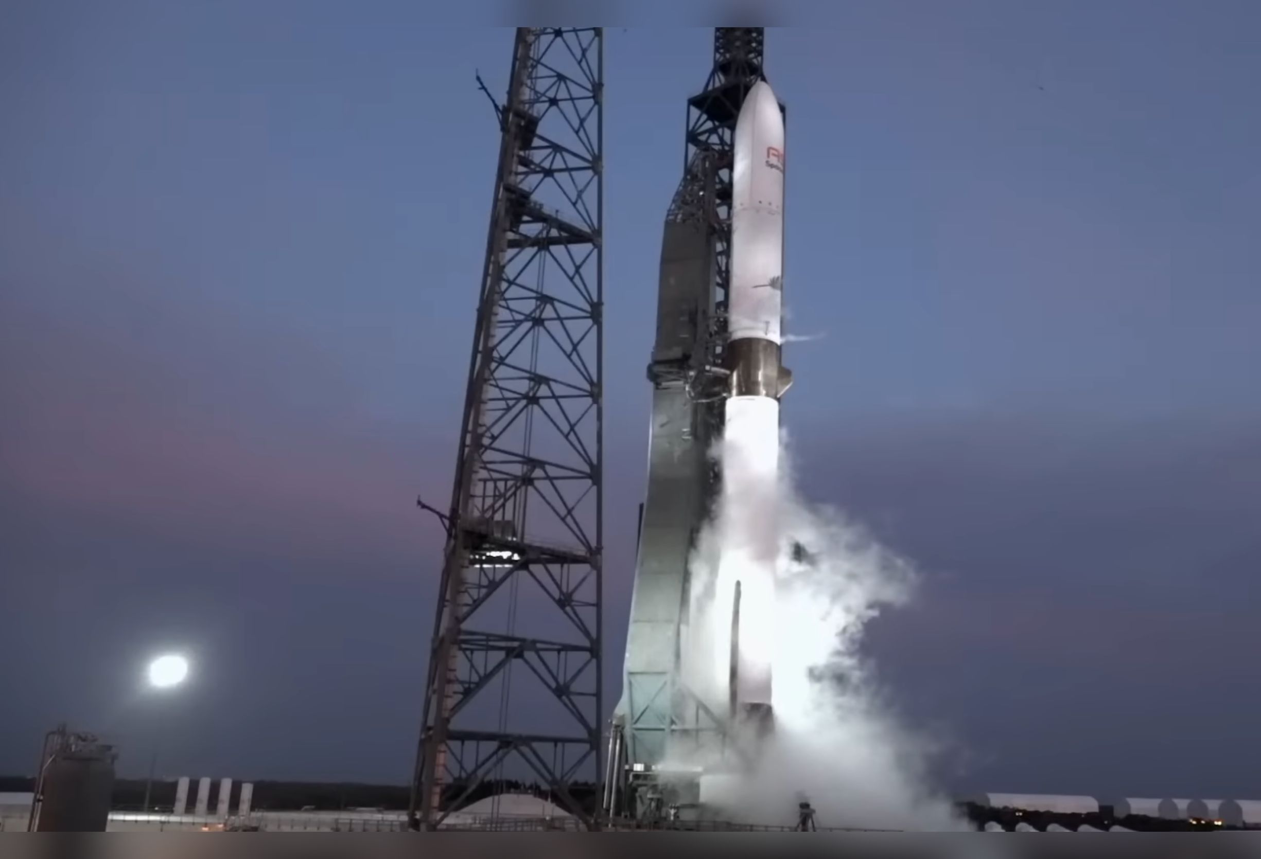 Jeff Bezos' space dreams take a hit after Blue Origin's only New Glenn ...