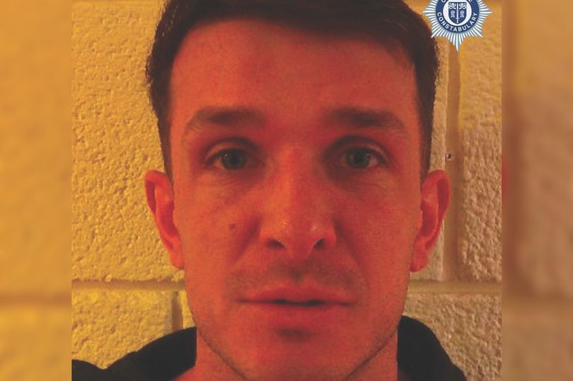 Convicted drug boss escapes from prison in Warrington