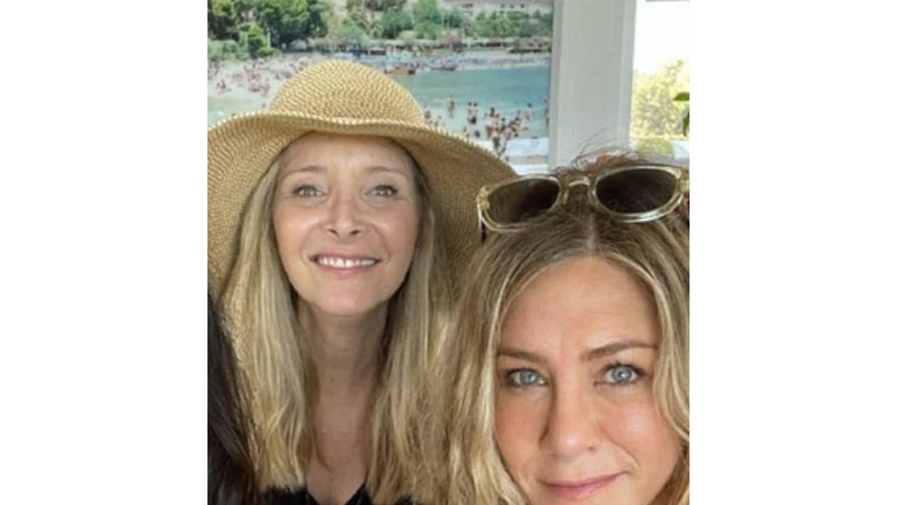 Jennifer Aniston, Lisa Kudrow discuss AI, call it '900-headed monster'