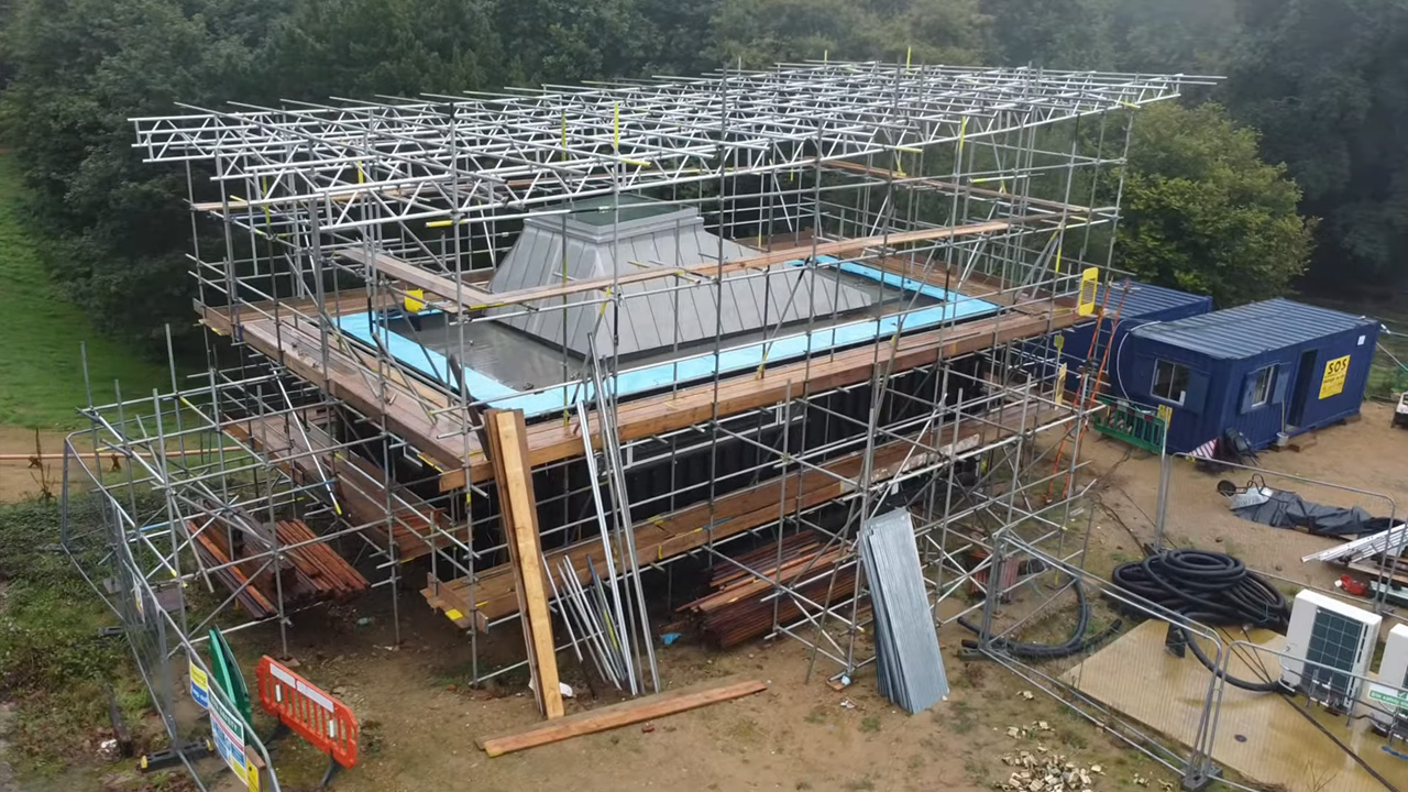 Scaffolding challenges in bad weather