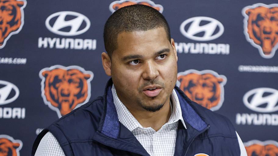 Bears' options at edge rusher are starting to dry up after latest extension