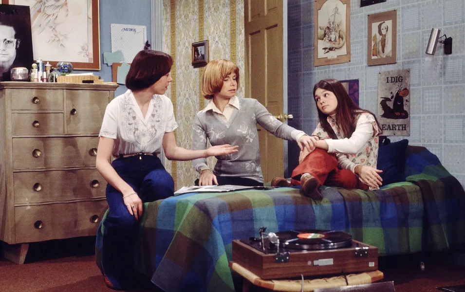 Mackenzie Phillips recalls cocaine use with Valerie Bertinelli on ...