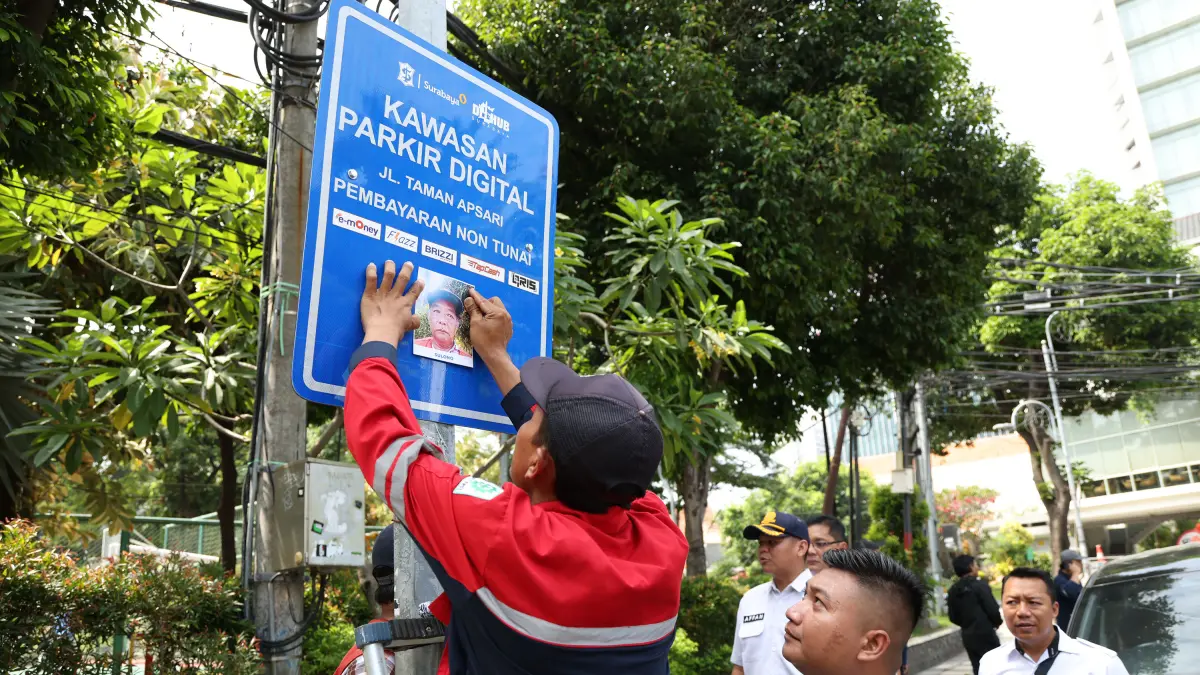 Cegah jukir nakal, Dishub Surabaya tempel foto petugas di rambu parkir ...