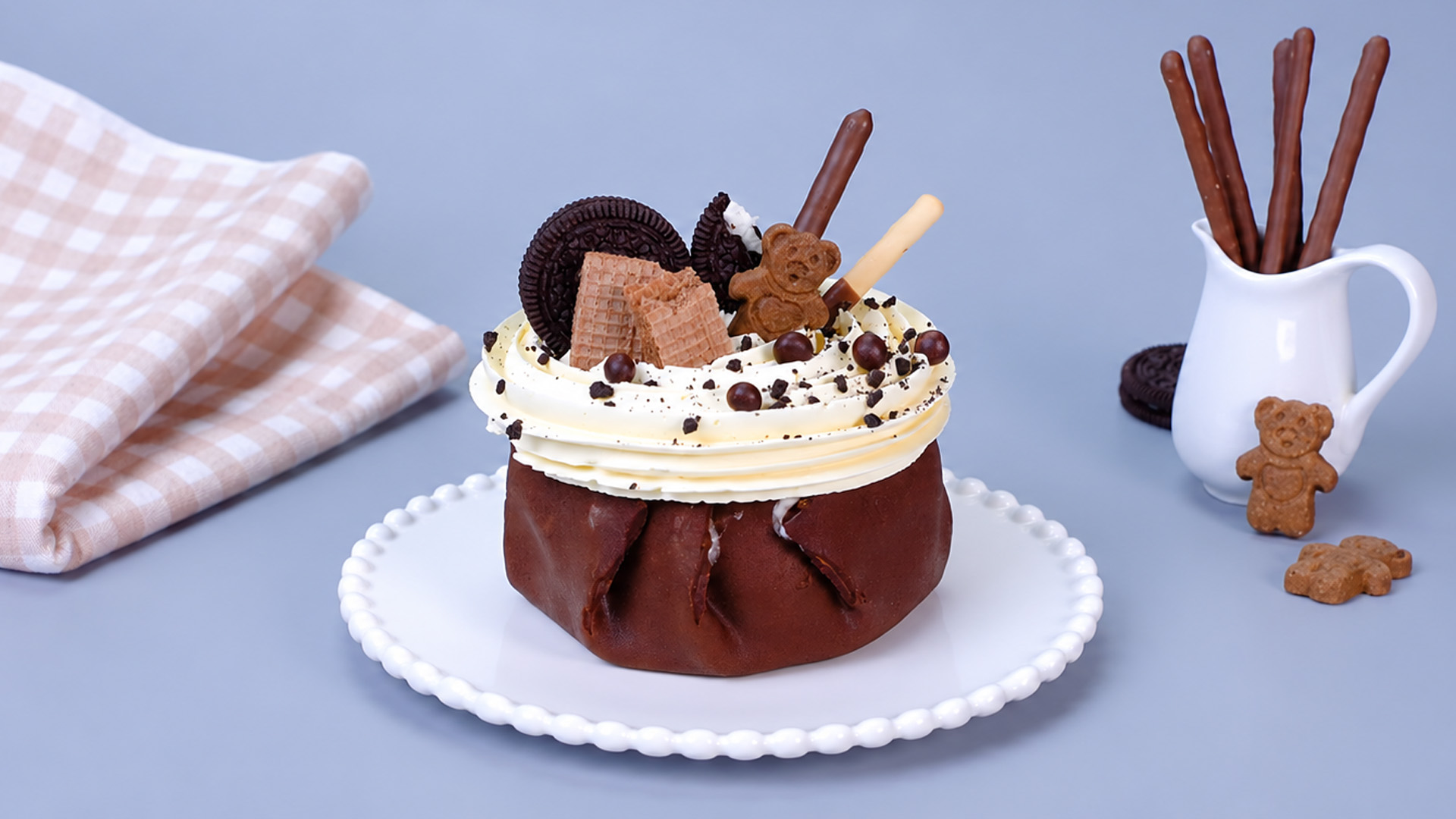Simple techniques for beautiful chocolate cake decorations