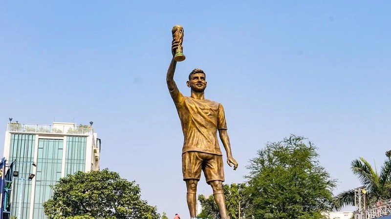 Gone in a gust: Inside the removal of India's unstable 21-meter golden ...