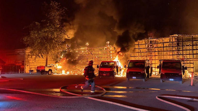 Crews battle major business fire in King County, WA