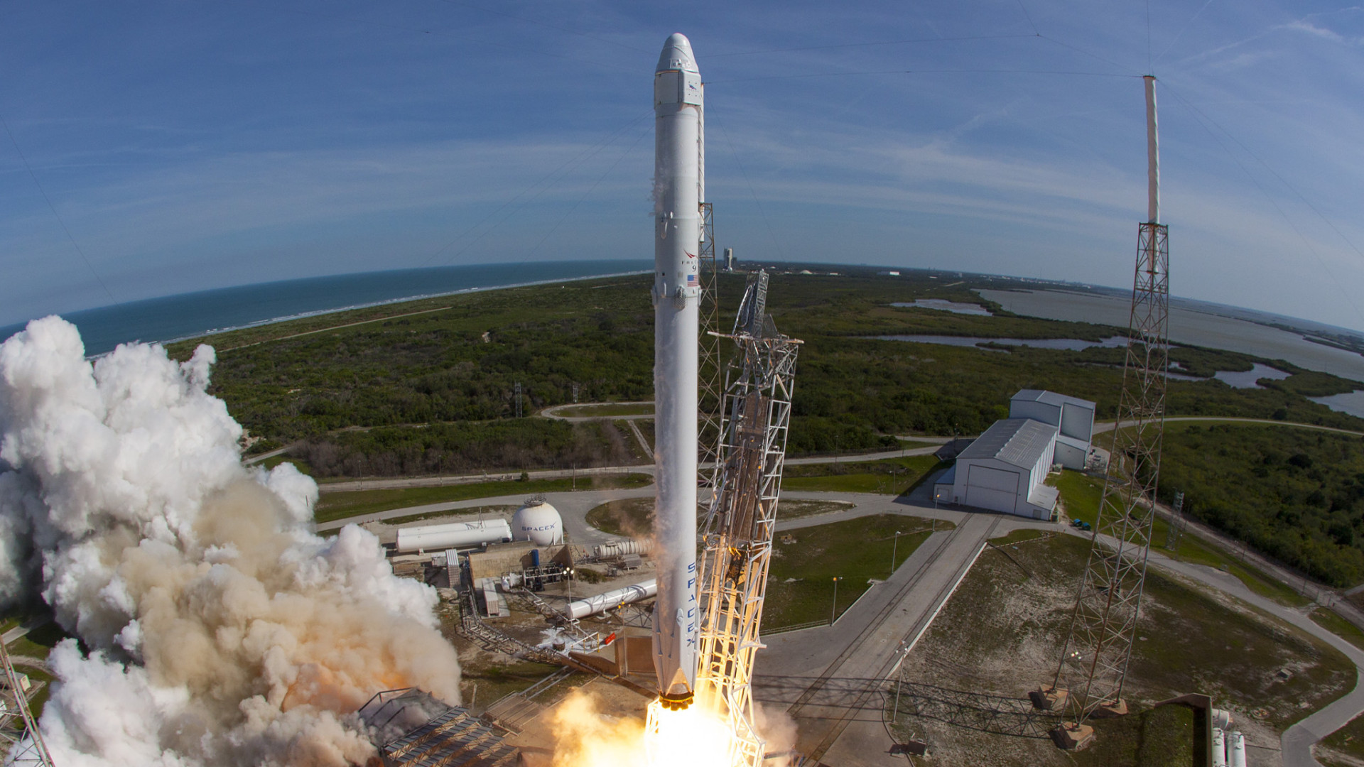 NASA vs. SpaceX and Blue Origin: What's different, and how do they ...
