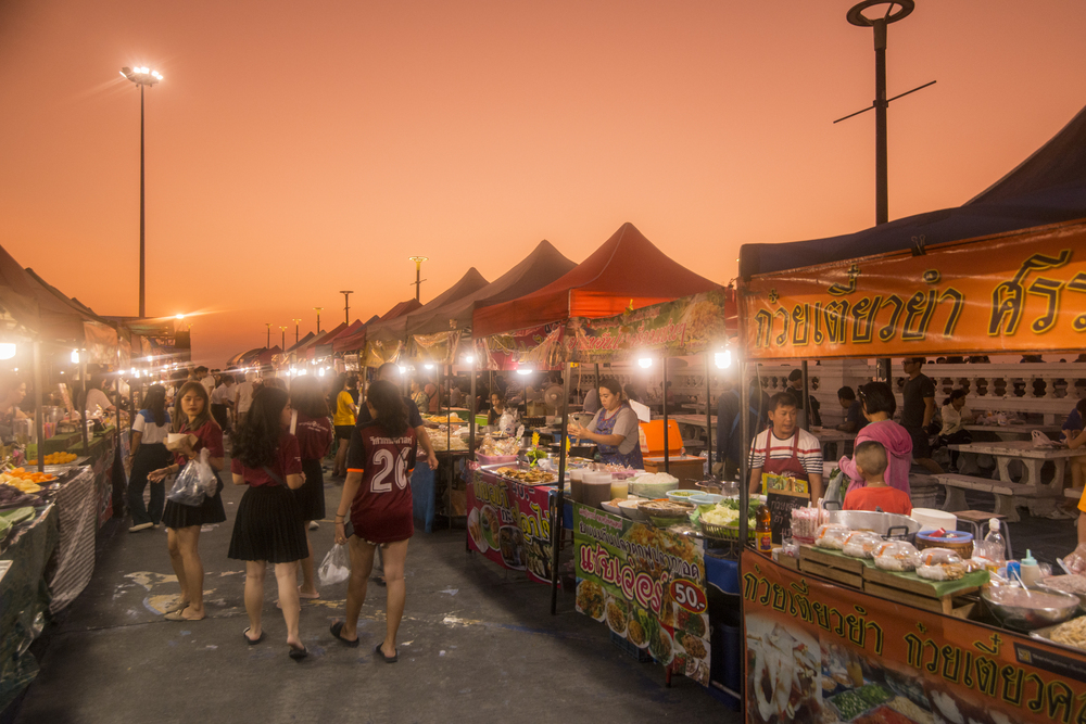 16 world-famous markets that are total tourist traps
