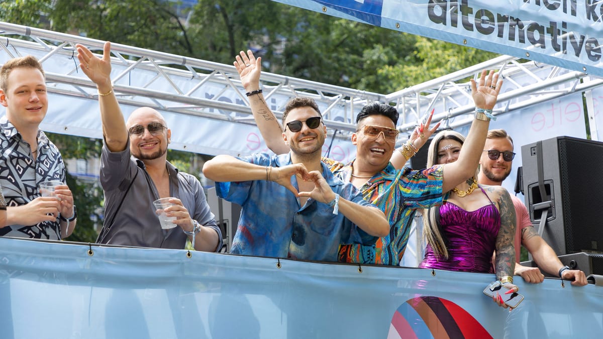 Veranstalter und Unterstützer feiern neuen CSD-Gerichtsentscheid
