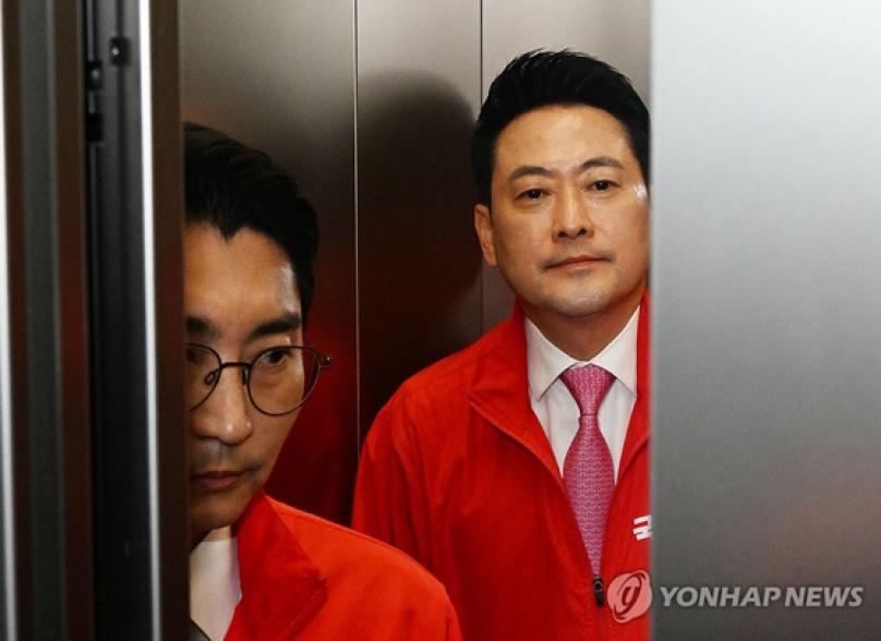 국힘, 곳곳서 '탄식'… 장동혁, 예측조사 40분 만에 상황실 떴다