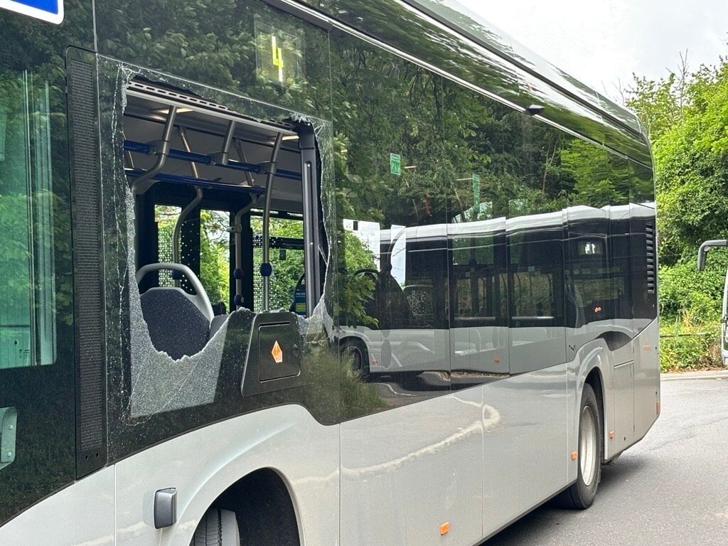 Unfall in der Sickingenstraße in Trier – Busse stoßen zusammen
