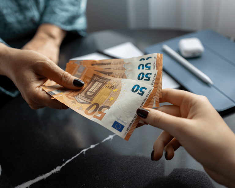 Betrug: Polizei warnt vor „Handtuch-Trick“ – schnell sind Tausende Euro ...