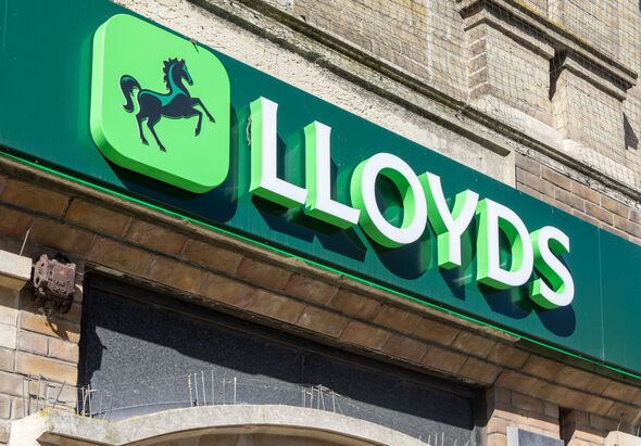 Lloyds Bank down: Thousands report issues as customers can't access app