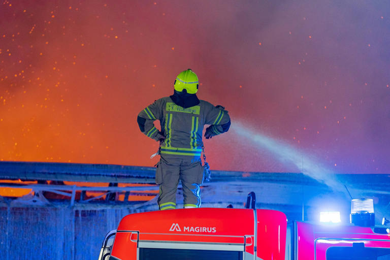 Brand auf Campingplatz in NRW – heftige Flammen sorgen für Großeinsatz