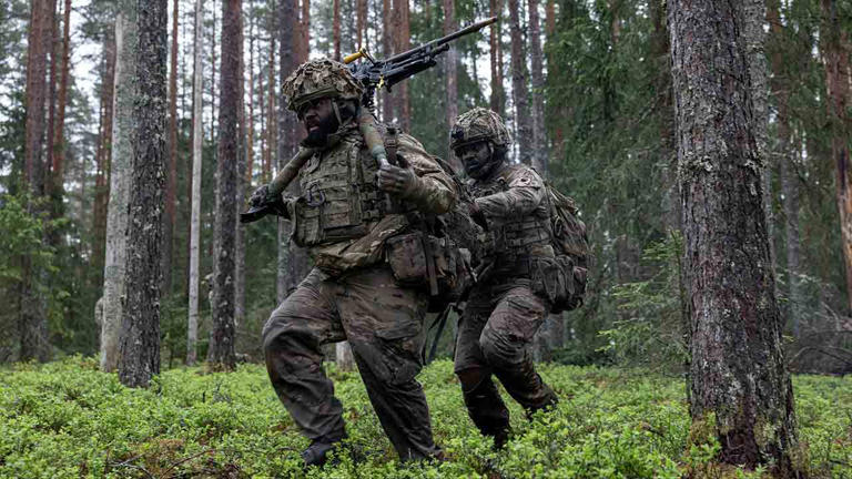 NATO tar Challenger 2-stridsvogner til øvelse nær Russlands grense