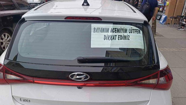 Acemi sürücünün arka cam yazısı dikkat çekti
