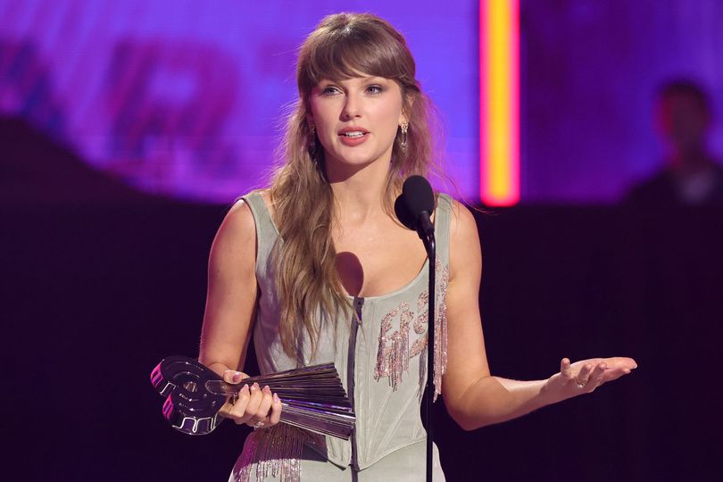 Taylor Swift's wedding thrown into chaos as Rhode Island senator lets ...