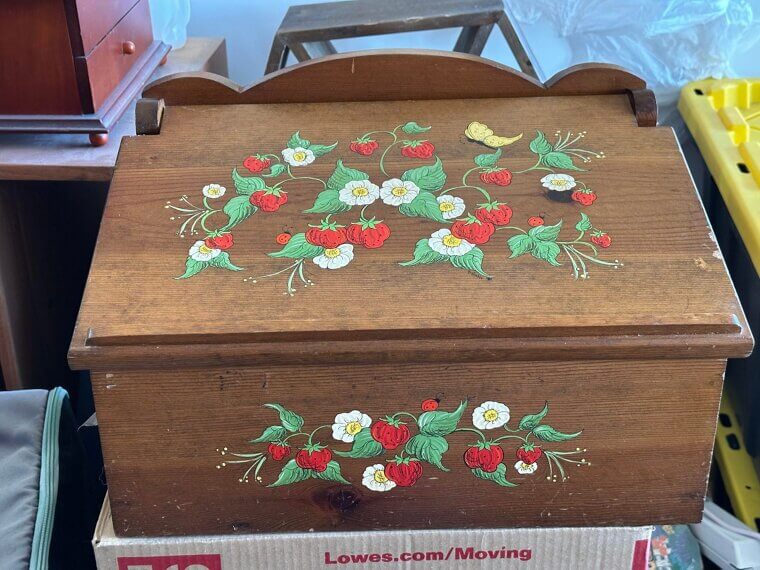 Old-school housewarming gifts our generation swore by that nobody ...