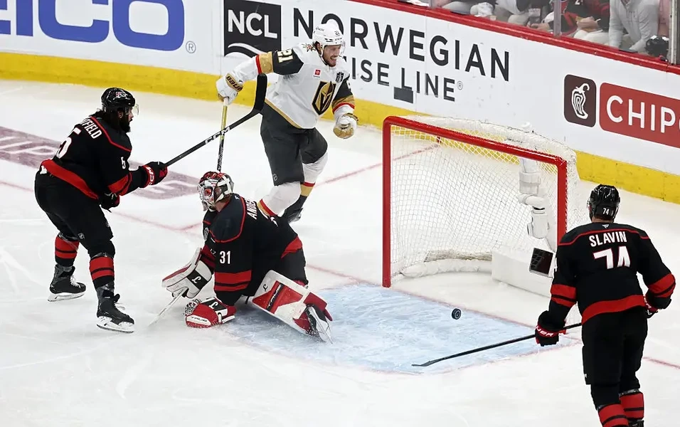 Golden Knights rally past Hurricanes in Game 1 thriller