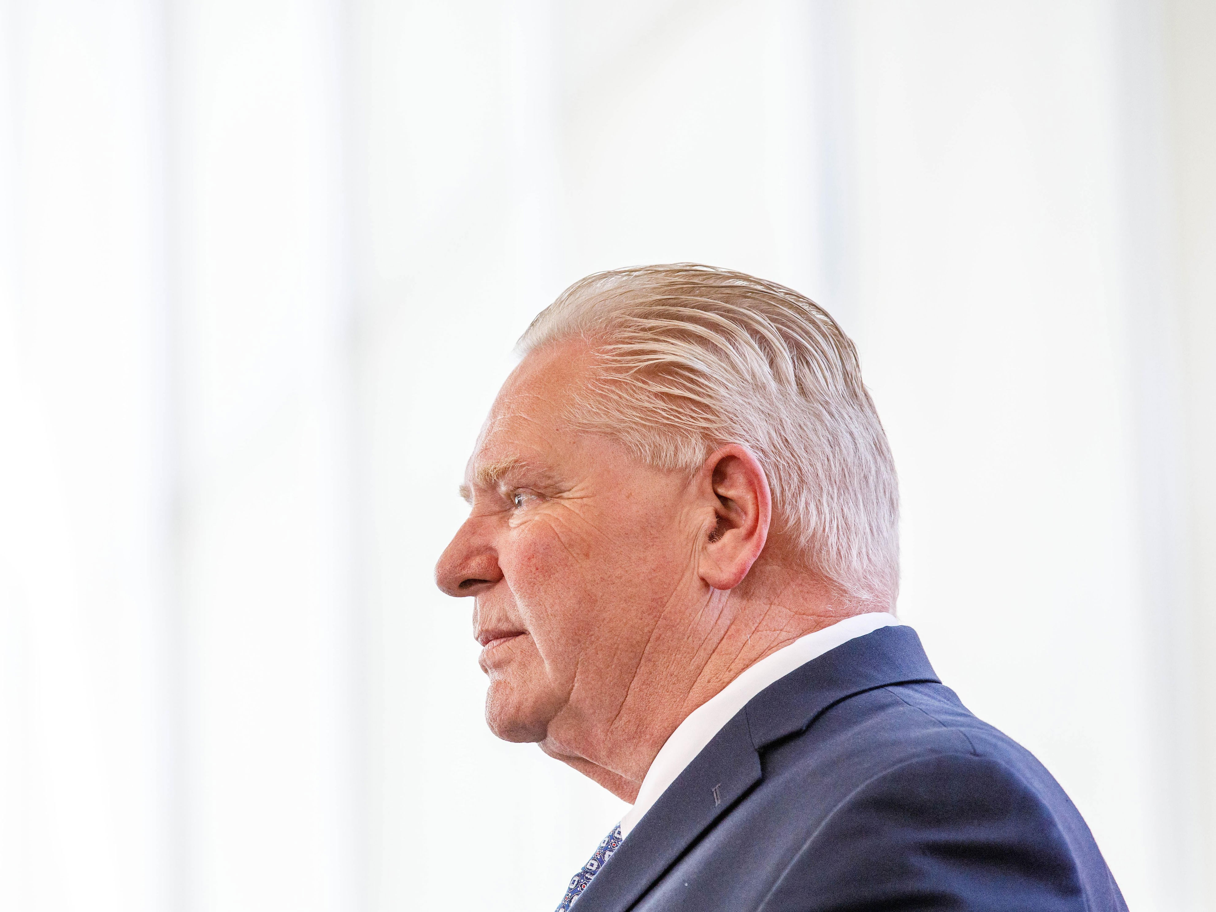 Doug Ford bat en retraite jusqu’en octobre