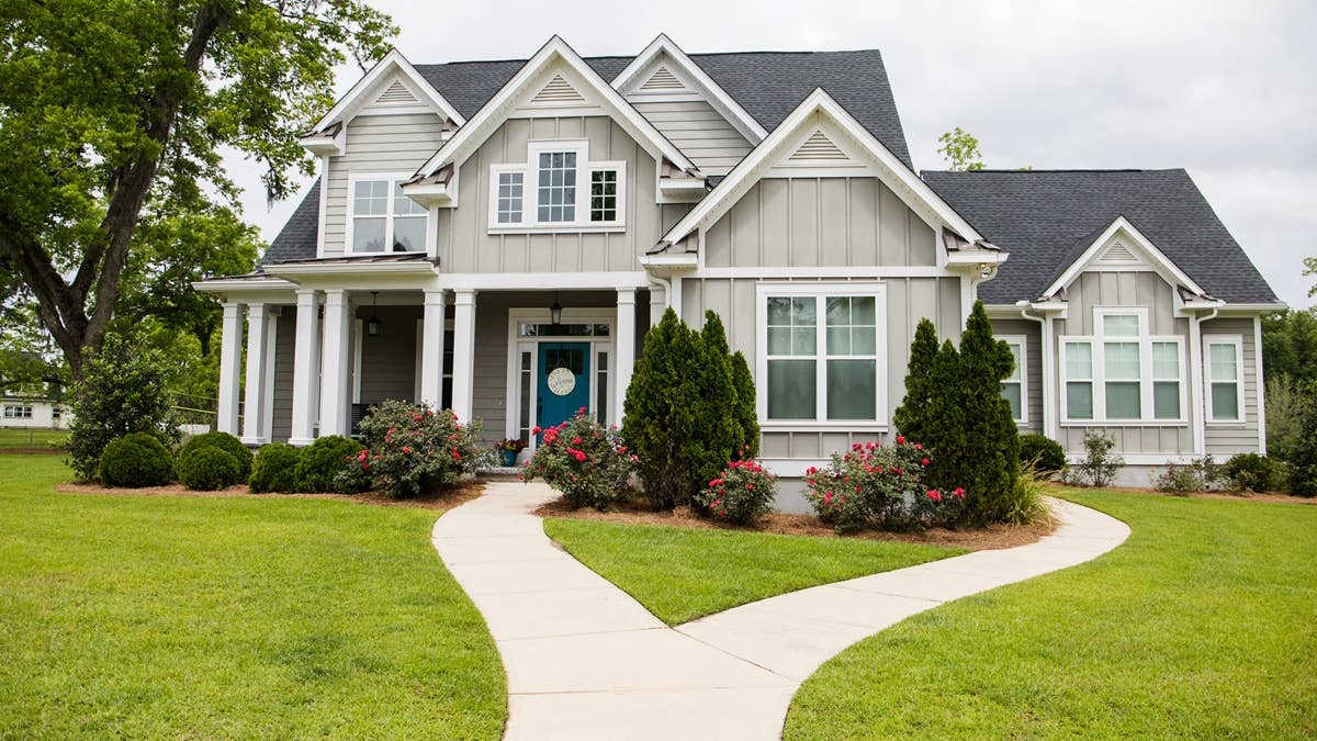 7 exterior paint colors designers say work on almost any home