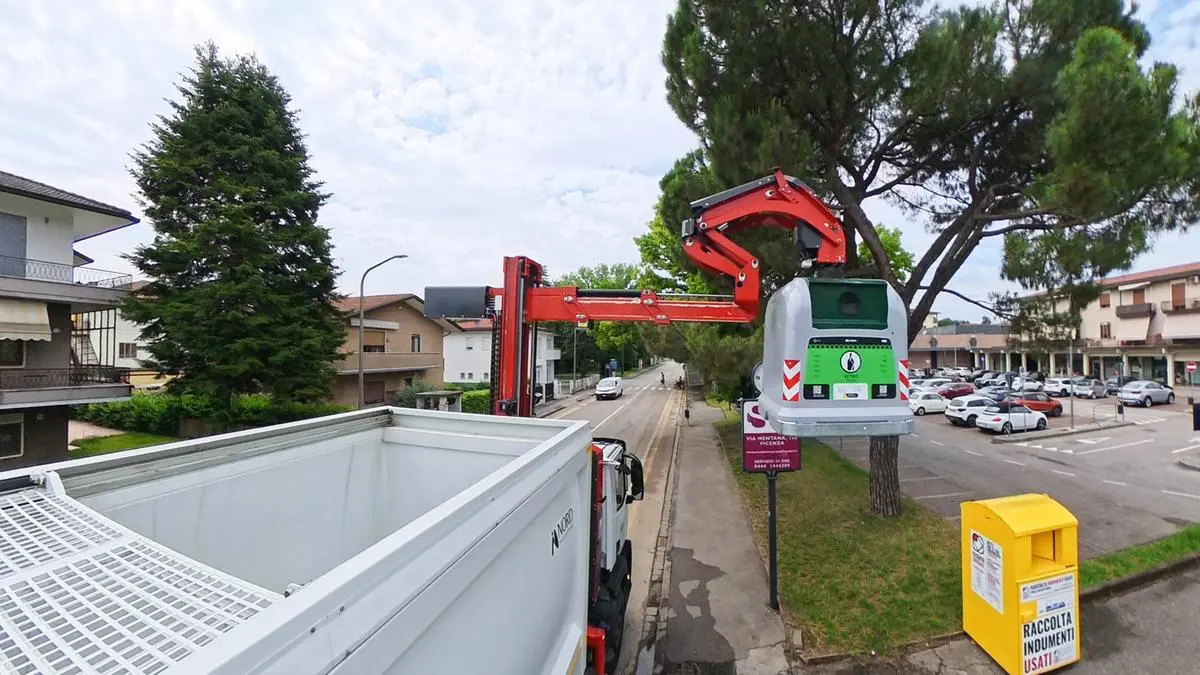 Le campane del vetro? A Vicenza le svuota l’IA