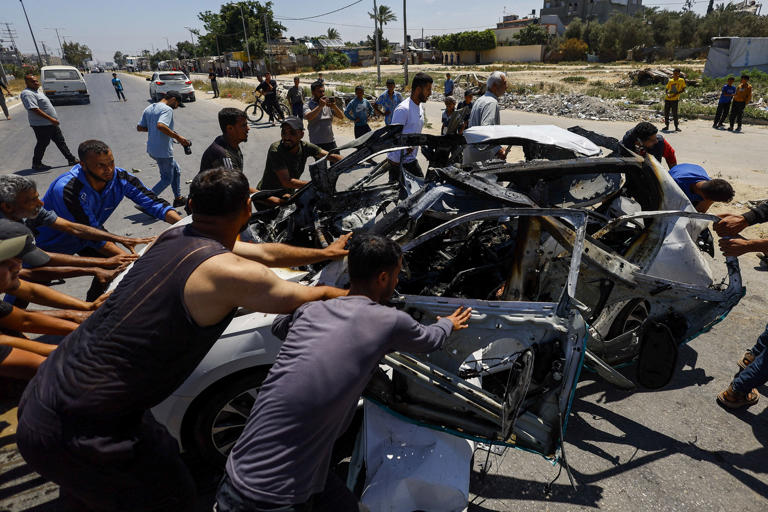 Hamas-Mladenov talks postponed as disarmament continues to stymie Trump ...