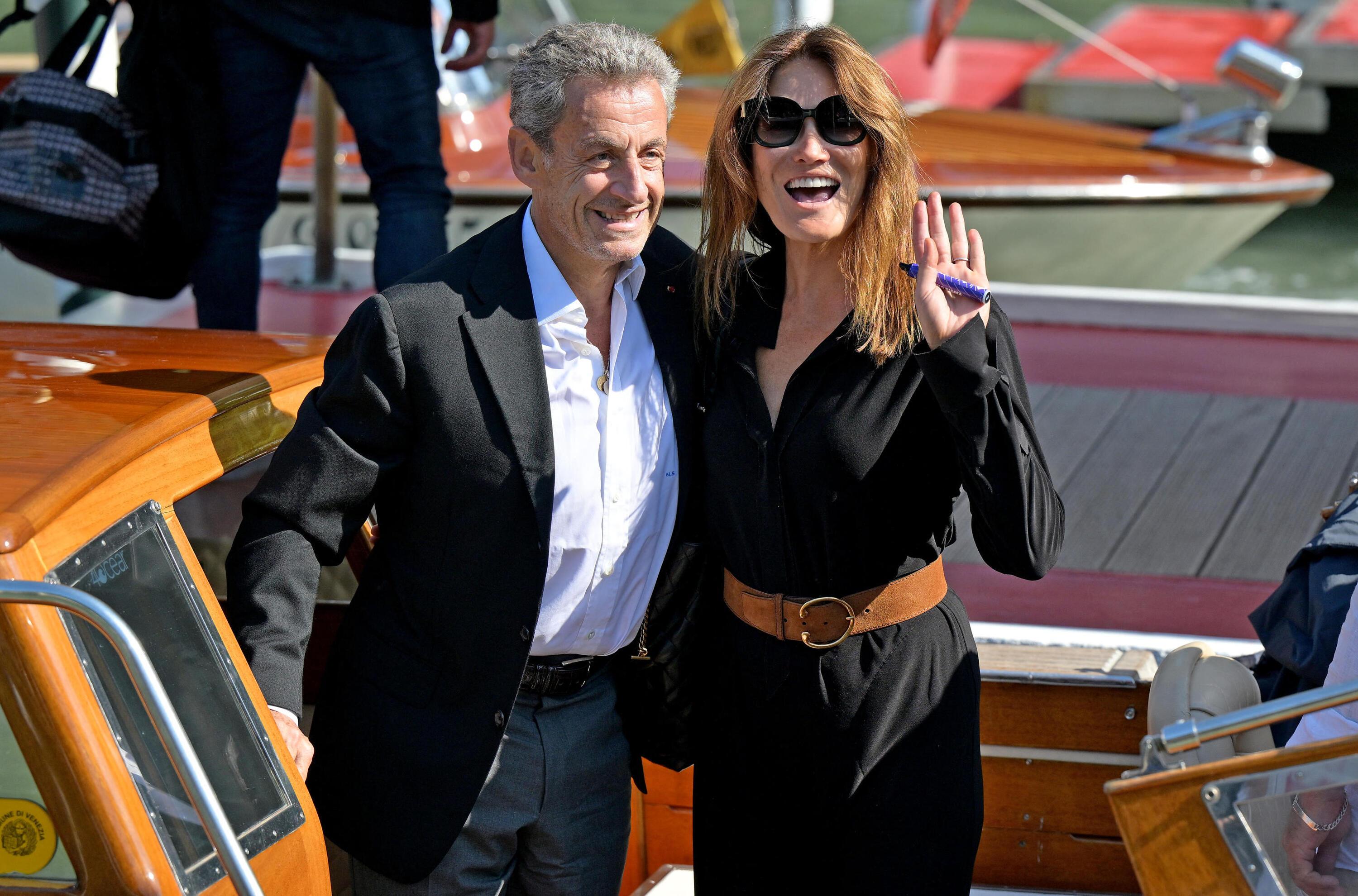 Aux côtés de Nicolas Sarkozy, Carla Bruni signe un retour remarqué à l ...