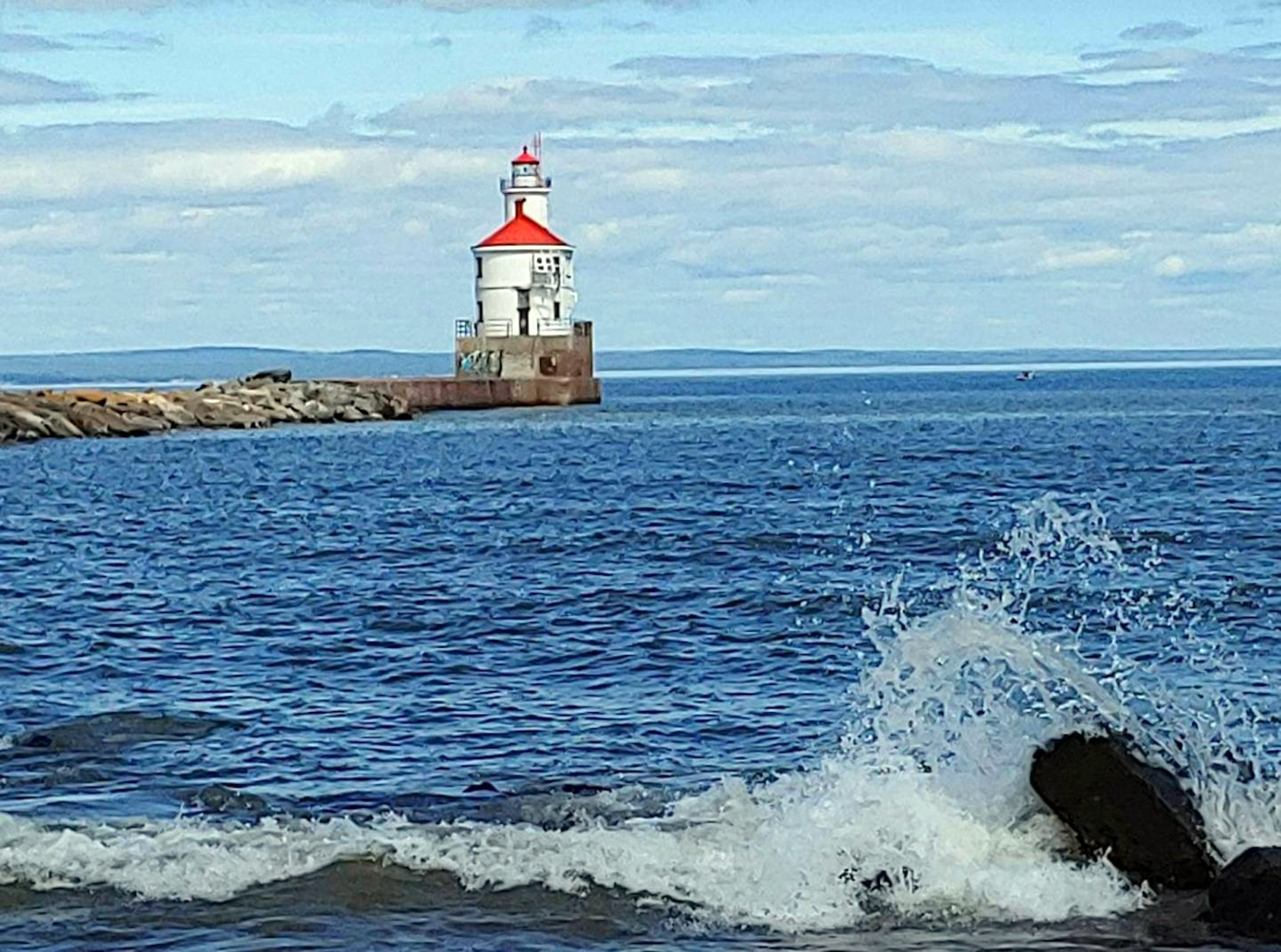 Coast Guard beacon is stolen from lighthouse in Superior, Wisconsin, harbor