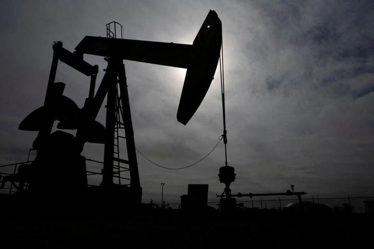 US crude oil stockpiles post sixth straight weekly drop