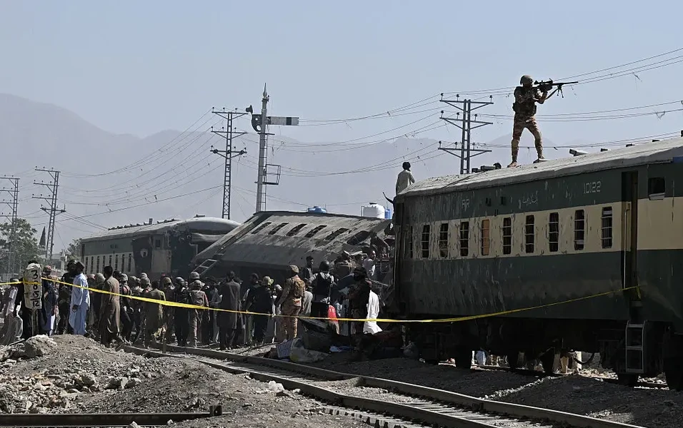 Pakistan forces kill 17 militants after Quetta train blast