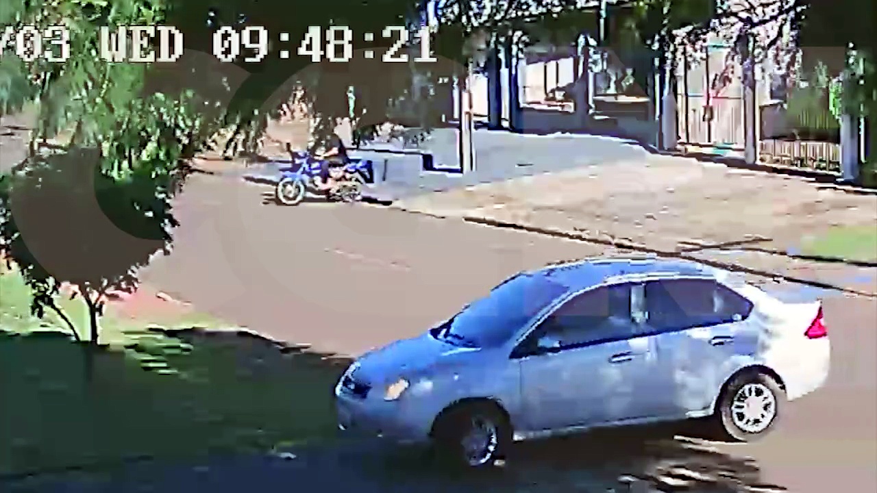 Vídeo mostra homem furtando moto e vítima pulando de sacada para correr ...