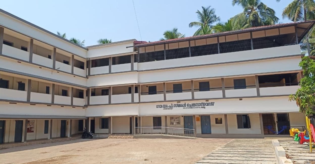 Kasaragod village's thank-you note: Retiring headteacher drives home ...