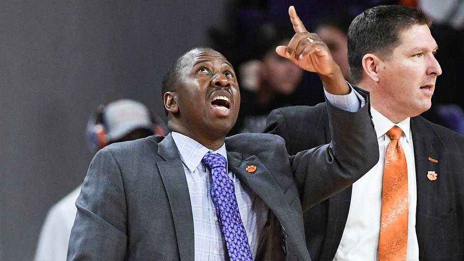 South Carolina hires former ACC basketball coach Steve Smith as ...