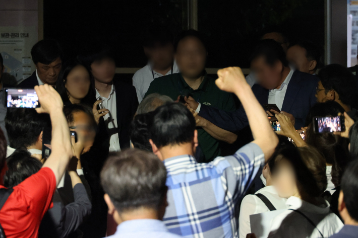 '전대미문' 투표용지 부족 사태…선관위 피고발됐다