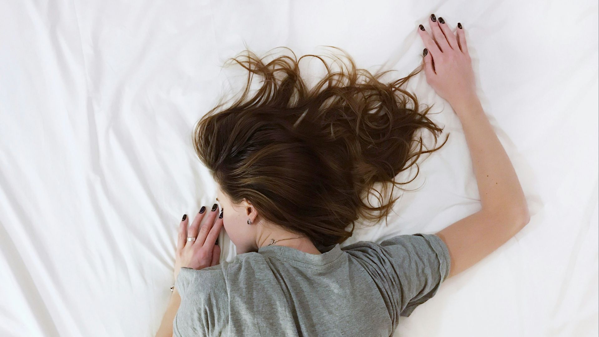 20 beauty hacks that actually save you time in the morning