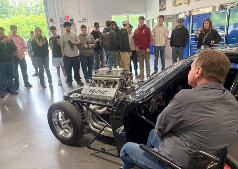 Former driver shows off race car to BOCES auto students