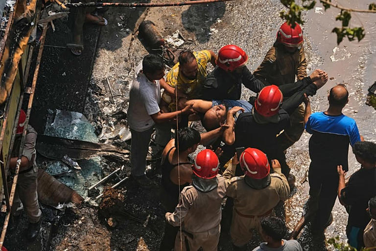 Incendie dans un hôtel à New Delhi : au moins 21 morts, dont de ...